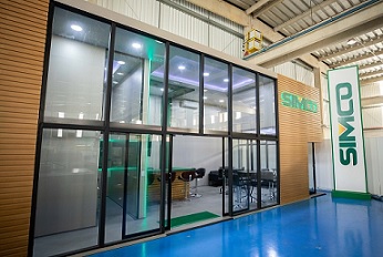 Simco comemora 25 anos com open house híbrido | Usinagem Brasil