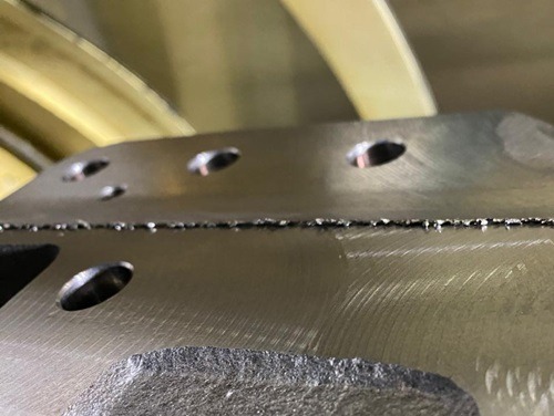 Como evitar a formação de rebarbas no fresamento com insertos ...